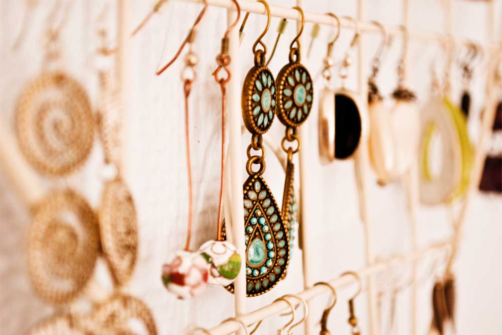 Make a Statement with These Must-Have Types of Dangle Earrings ...