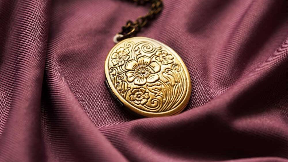 What Are Lockets? Exploring the History and Meaning - Sparrow Trades