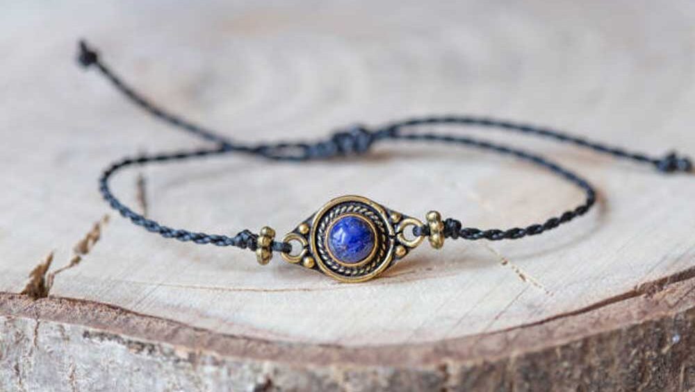 Lapis Lazuli Benefits: 10 Mystical Powers of This Soulful Stone