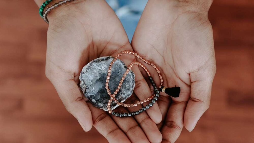 7 Benefits of Copper Bracelets for Wellness & Health