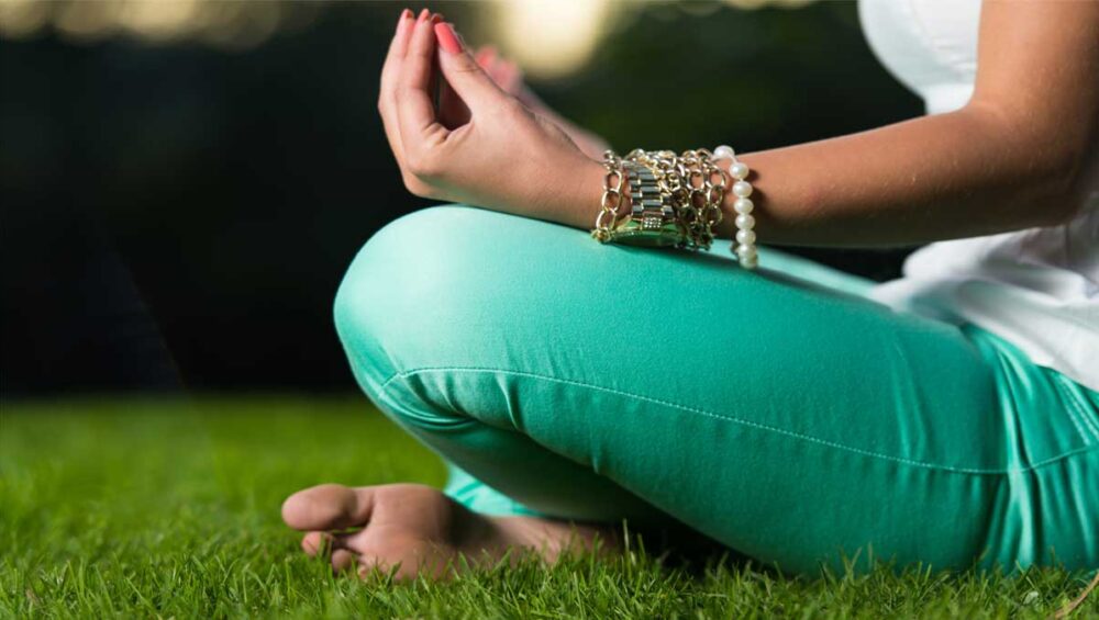 10 Grounding Affirmations & Prompts for Inner Peace